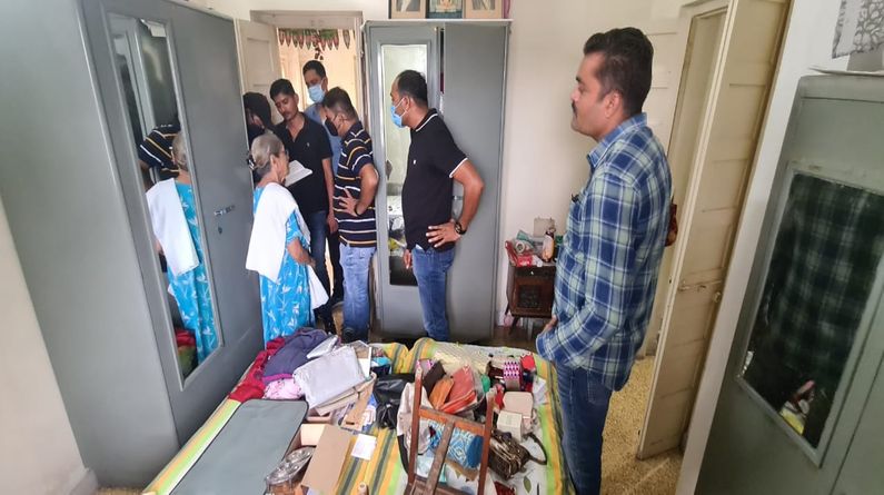 Jamnagar: એકલી રહેતી વૃધ્ધાના ઘરમાં છરીની અણીએ 20 મિનિટમાં 26 હજારની ...