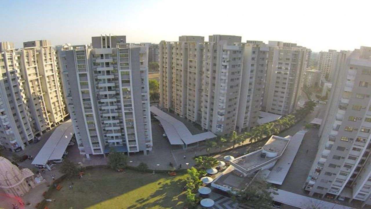 Surat: 'અચ્છે દિન' ડાયમંડ-ટેક્સ્ટાઈલ બાદ રિયલ એસ્ટેટ ક્ષેત્રમાં પણ આવી ...