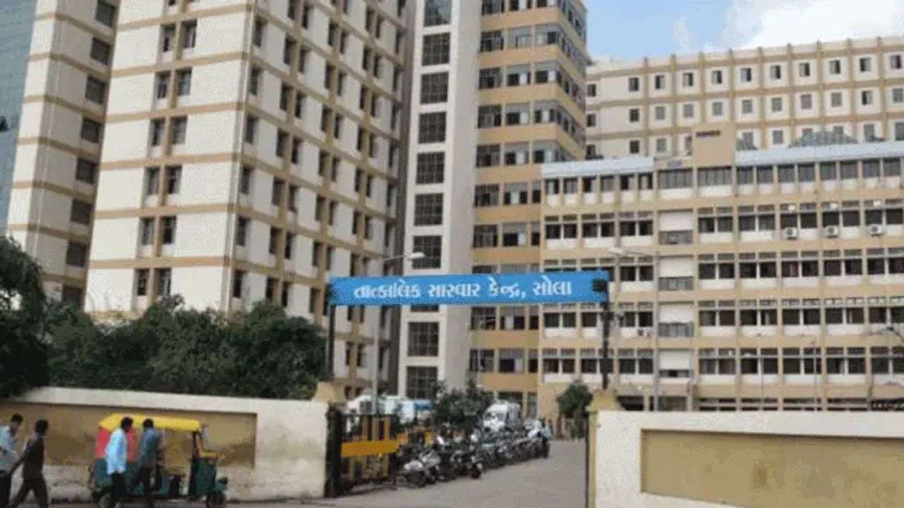 Ahmedabad: સોલા સિવિલમાં સિનિયર ડૉકટર સહિત વર્ગ-૩ના કર્મચારી પણ હડતાળ ...