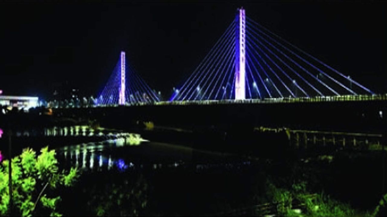 Surat : દિવાળી સુધીમાં ઝગમગતો થશે સુરતનો કેબલ બ્રિજ, એક છેડો વાહન ...
