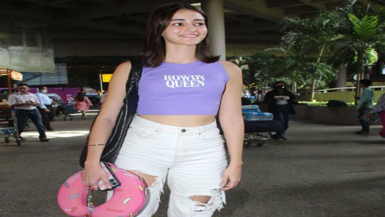 'લાઈગર'ની રિલીઝ બાદ એરપોર્ટ પર જોવા મળી રાઉડી ક્વીન અનન્યા પાંડે, જુઓ ...