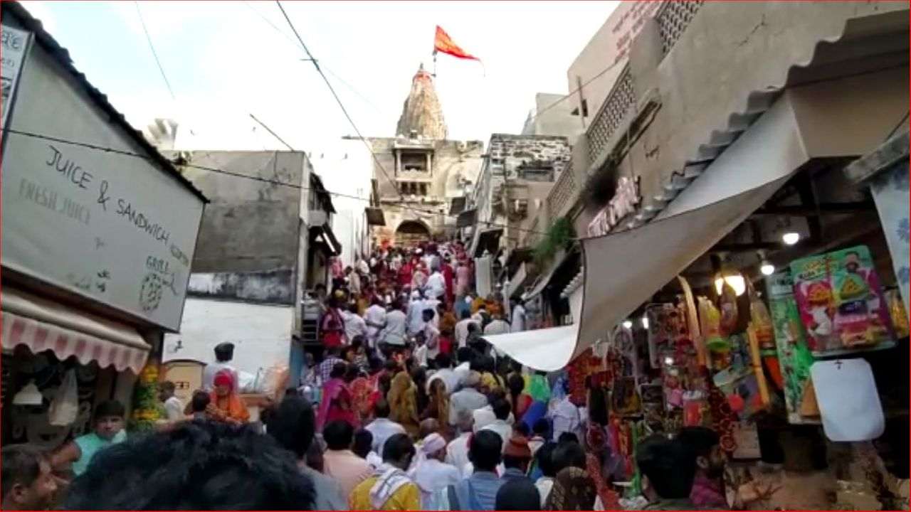 Devbhoomi Dwarka: દ્વારકામાં શ્રદ્ધાળુઓએ કર્યું ગોમતીમાં સ્નાન, ખેડૂતો ...