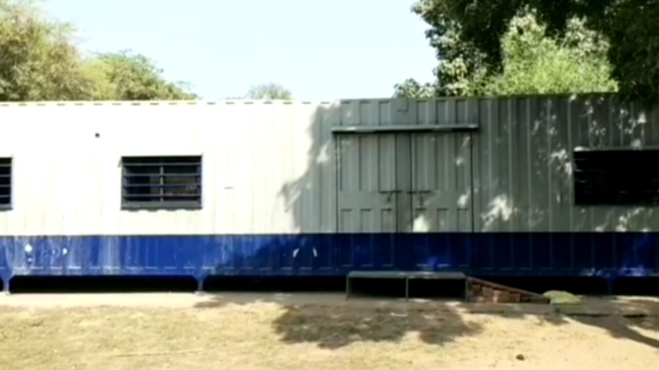 Guajrat Election 2022: અલિયા બેટના રહેવાસીઓ માટે શિપિંગ કન્ટેનરમાં ...