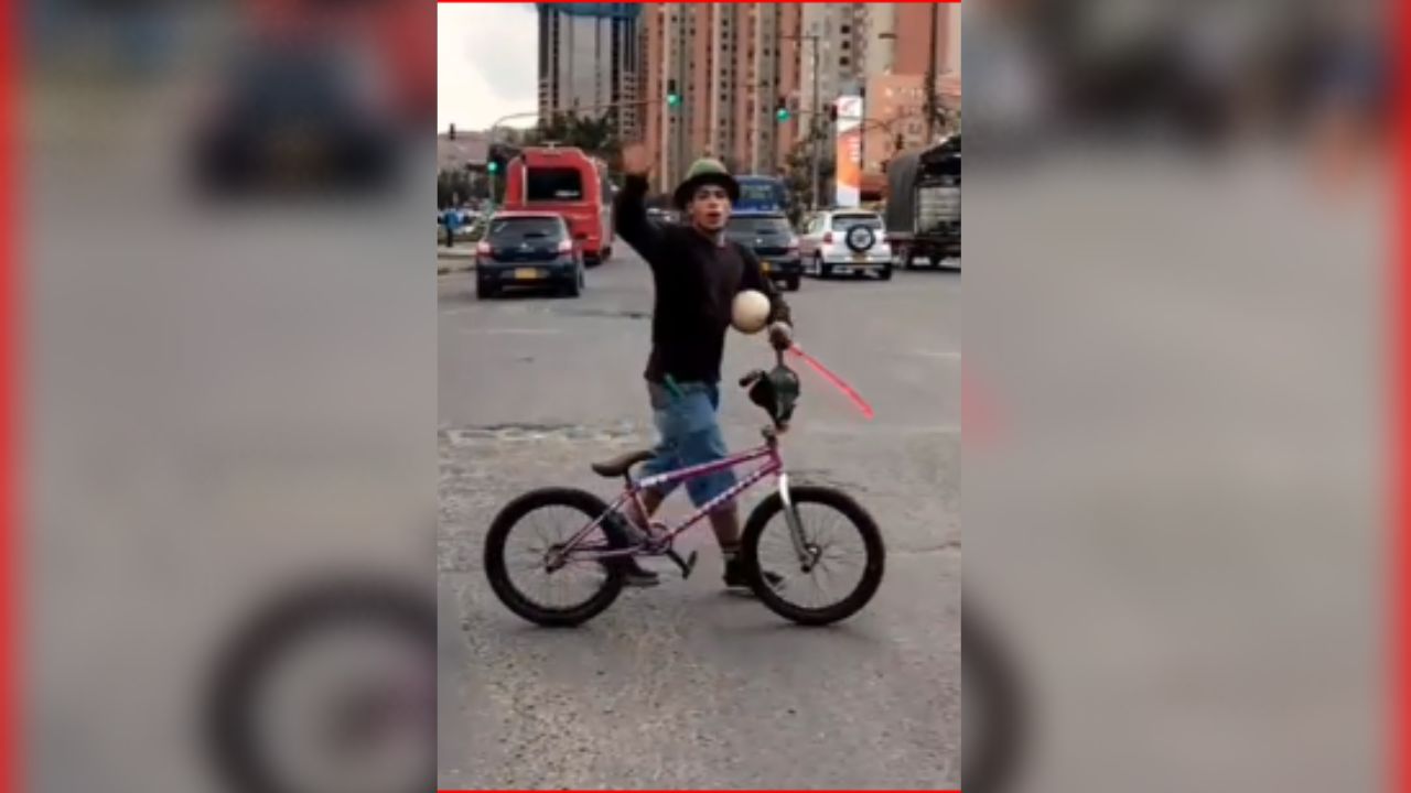 Viral Video : સ્ટ્રીટ આર્ટીસ્ટનુ રસ્તા પર કરતબ, બેલેન્સ જોઈને દંગ રહી ...