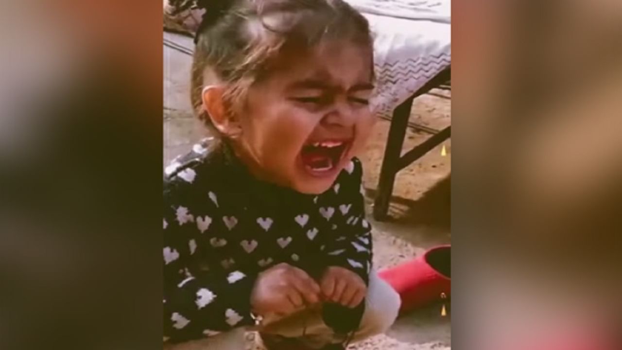 નાની બાળકીએ રડતા રડતા કહી હતી આ મજેદાર વાત, Viral Video જોઈને તમે હસી ...